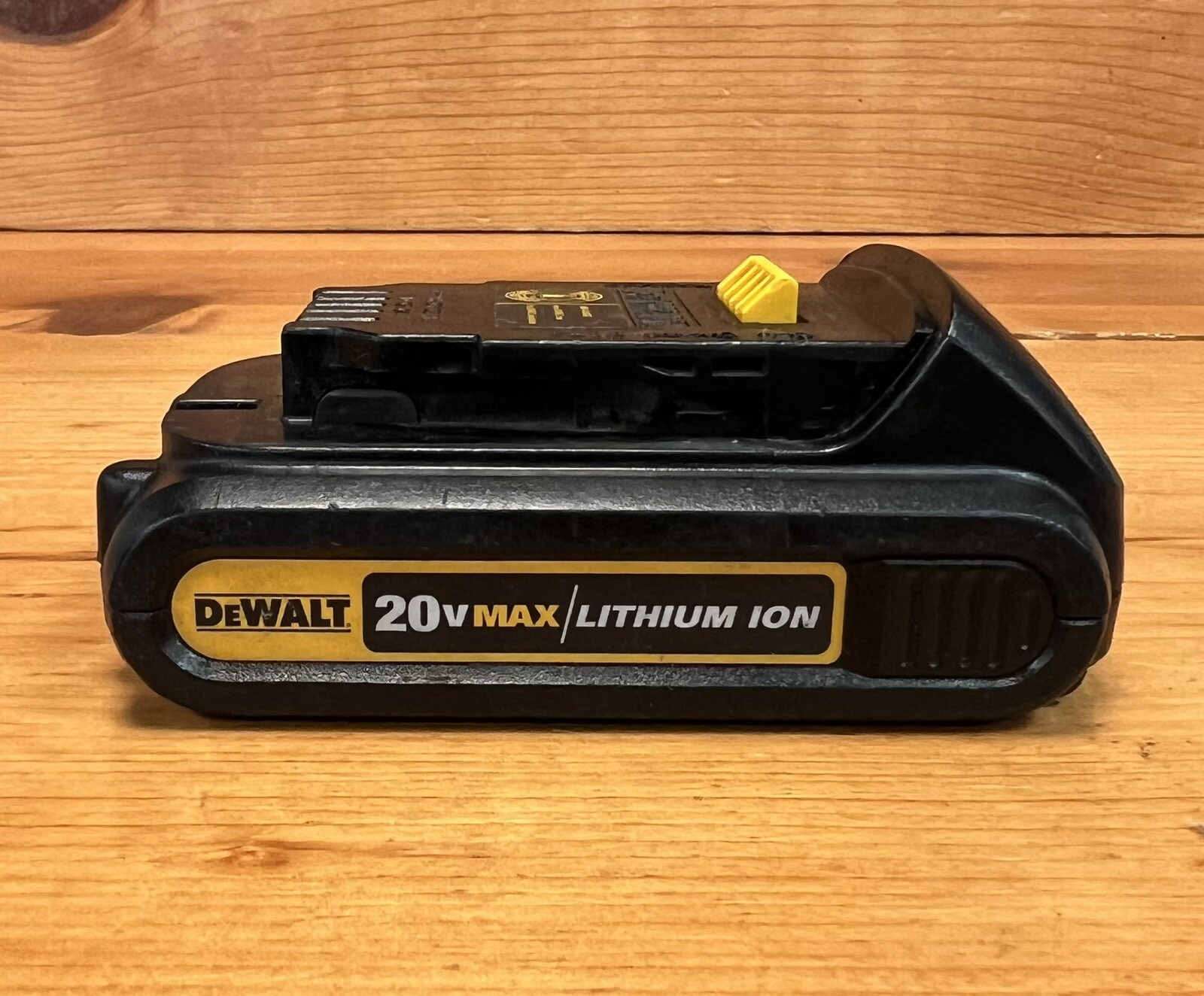 DeWalt DCB201 20v 1.5Ah 30Wh Max Lithium Ion Rechargeable Battery | eBay