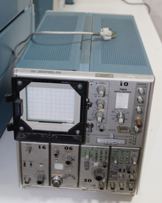 Oscilloscopes - Tektronix 7904 Oscilloscope