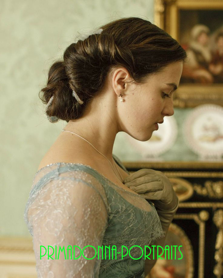 Jessica Brown Findlay Downton Abbey Downton Abbey: Why Lady Sybil Was