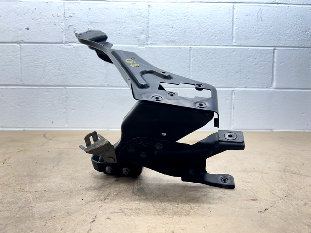 Mercedes-Benz C Class W204 Headlight Left Frame Support Bracket Mount ...