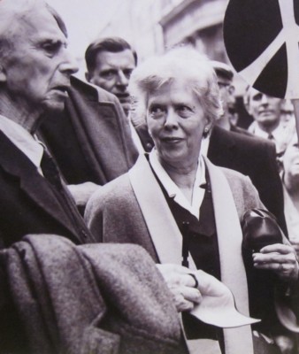 BERTRAND RUSSELL & EDITH FINCH clipping Anti-War riot B&W photo 1961 ...