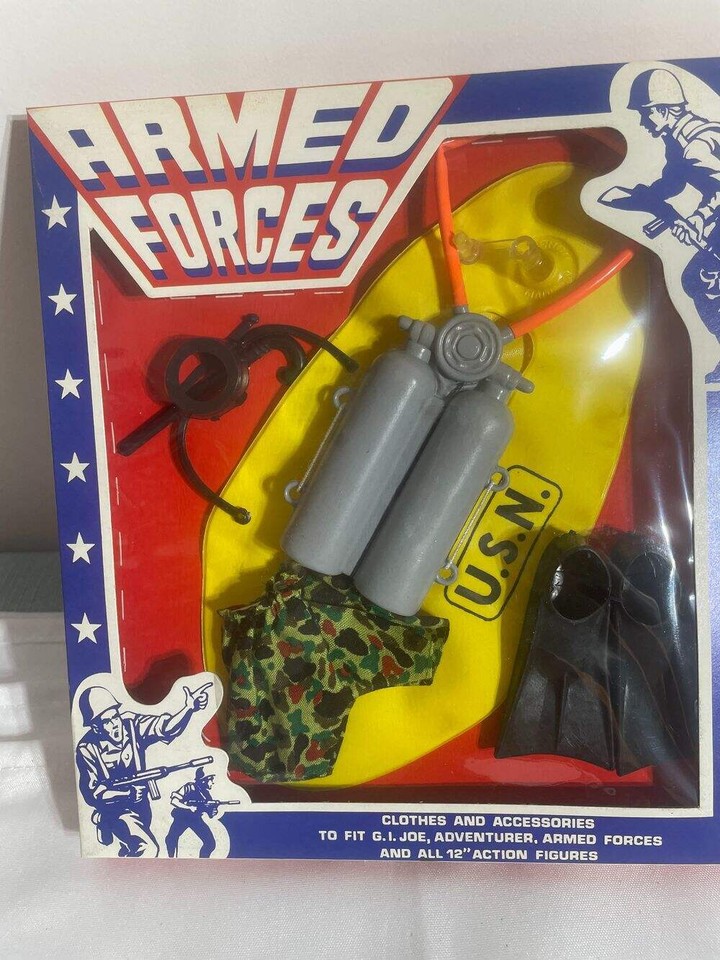 VINTAGE ARMED FORCES U.S.N. FROGMAN OUTFIT W/INFLATABLE RAFT FITS GI ...