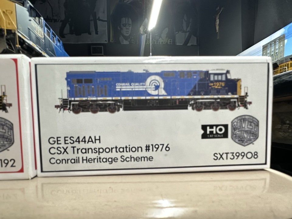 HO ES44AH Scale trains Rivet counter weathered CSX # 1976 | eBay