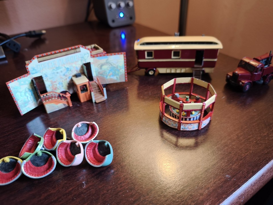Langley Models Fairground Models 00 gauge. Collection of fairground ...