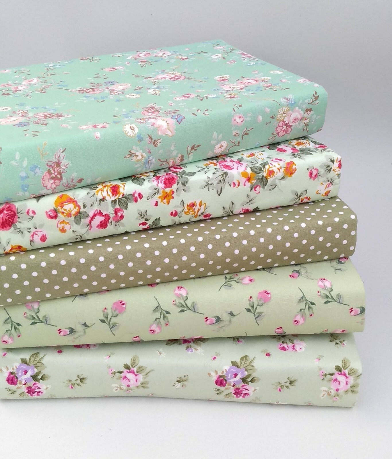 SEWING FABRIC BUNDLES FAT QUARTERS & SQUARES 100% COTTON MATERIAL ...