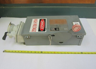 Boxes & Enclosures - 3 Pole