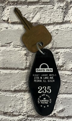 Vintage DAYS INN Key Fob w/ Key Room 235 Peoria ILL White / Black | eBay