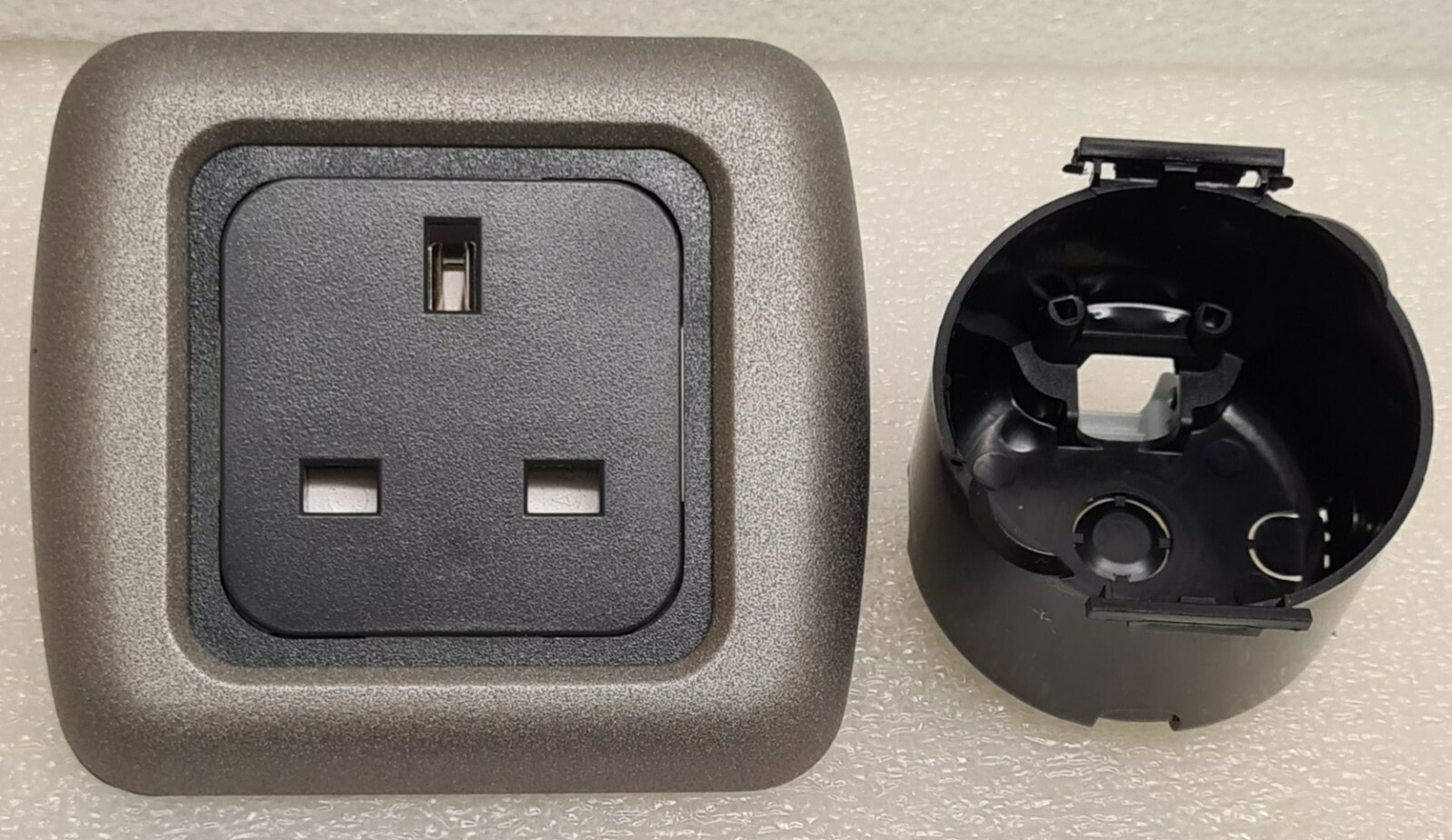 CBE C-LINE SINGLE 240V 3 PIN 13A SOCKET & BACKBOX caravan campervan ...