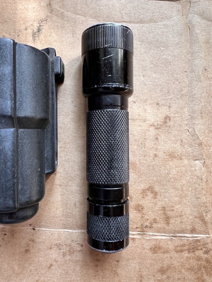 LASER PRODUCTS SUREFIRE 6P VINTAGE FLASHLIGHT, W/ Holster & Extra Bulbs ...