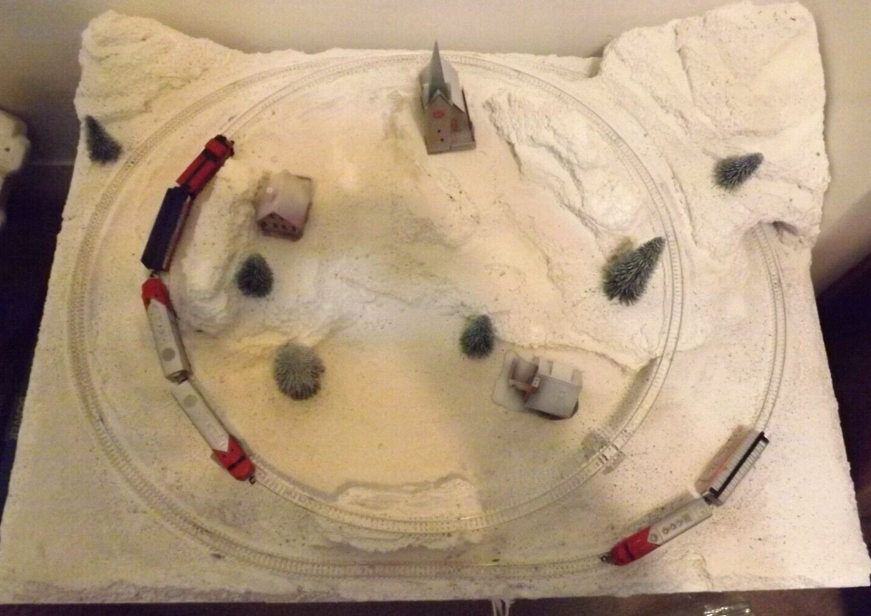 N SCALE WINTER TRAIN LAYOUT TWO TRAIN OPERATION | eBay