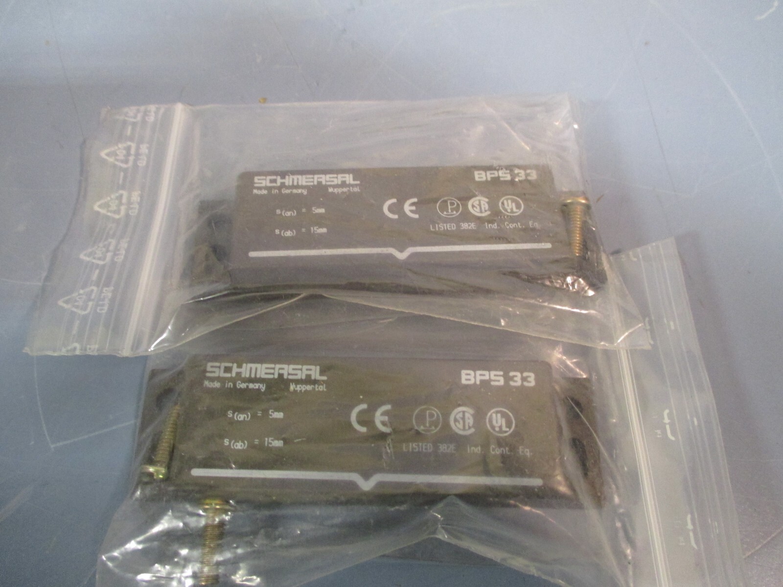 Lot of (2) Schmersal Magnetic Switch BPS33 | eBay