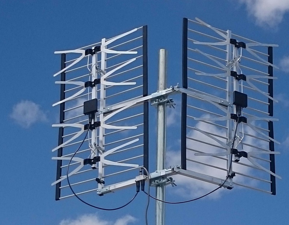 8-BAY MULTI-DIRECTIONAL OUTDOOR HDTV UHF DTV ANTENNA + HD TV SPLITTER ...