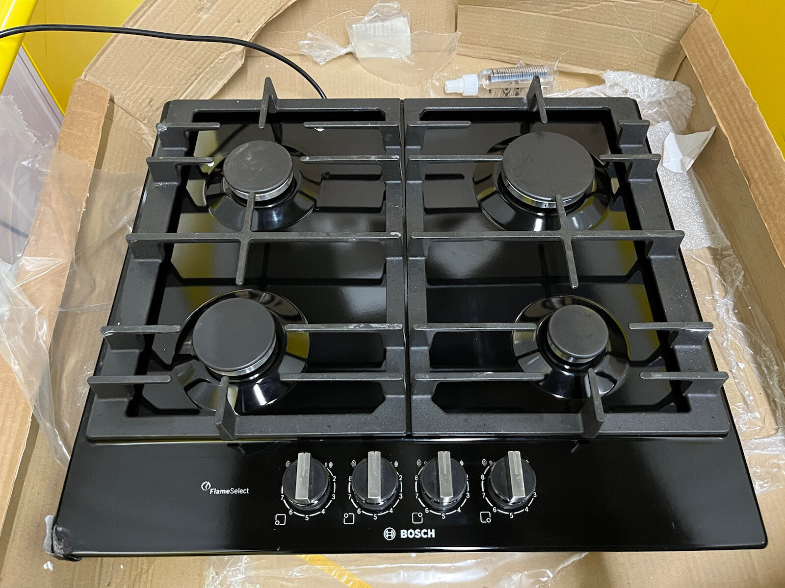 Bosch Gas Hob 4 Burners Built In Serie 6 58cm Black PCP6A6B90 Damage ...