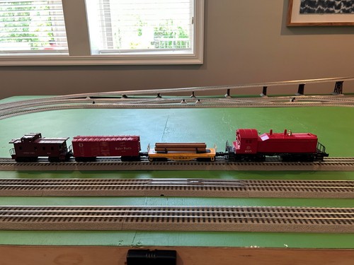 1955 Lionel O Gauge MKT 1525 set. Includes the 600 Red & Black Switcher ...