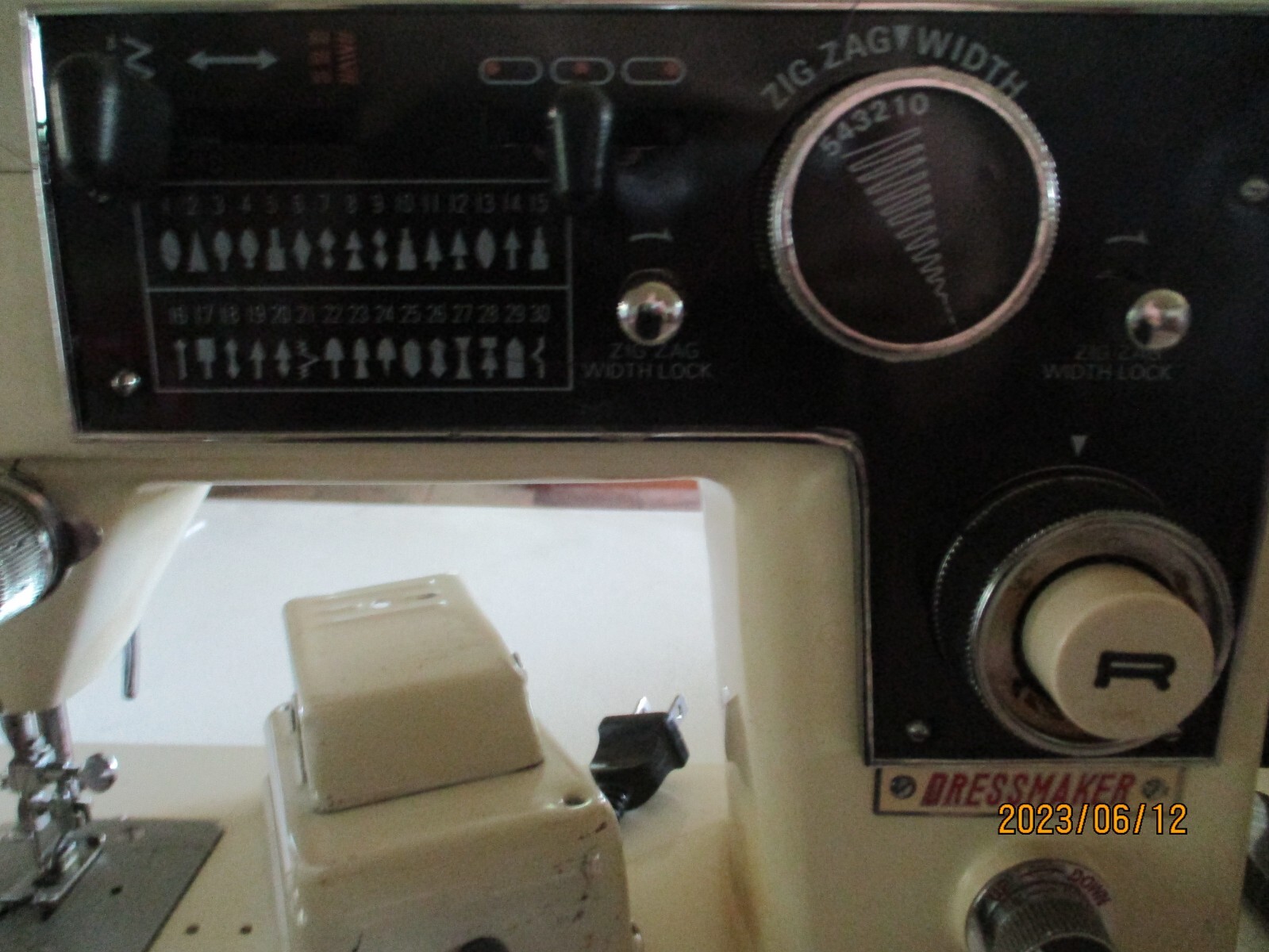 Vintage Refurbished Dressmaker Zig Zag Sewing Machine Tested Sews ...