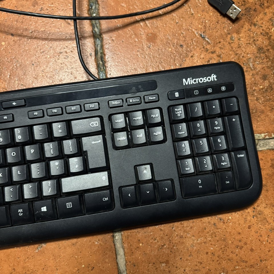 Microsoft Wired Keyboard 600 USB Full Size UK QWERTY Adjustable Legs ...