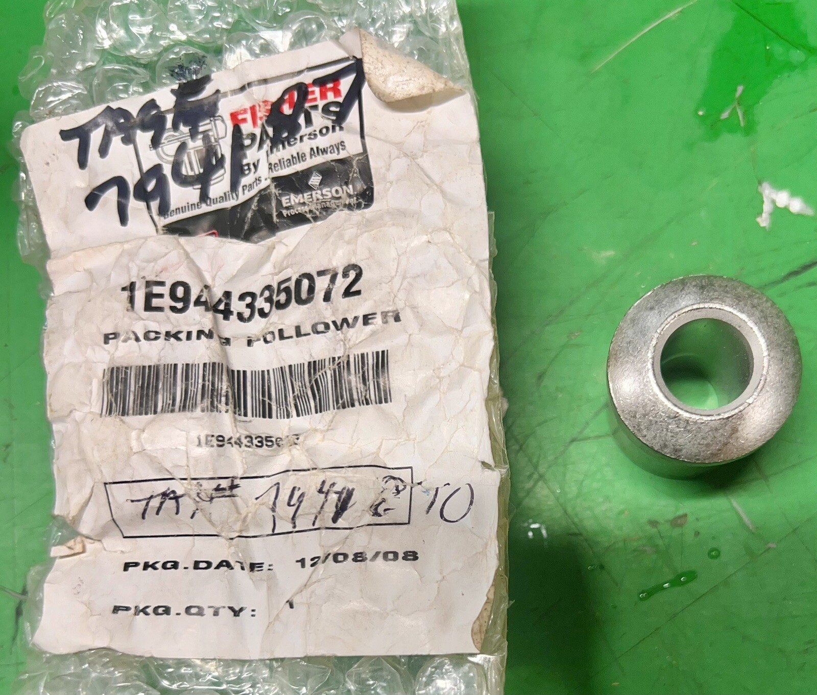 FISHER 1E944335072 PACKING FOLLOWER SS 1/2 ID X 1 OD X 1 3/8 LGH🔥SHIPS ...