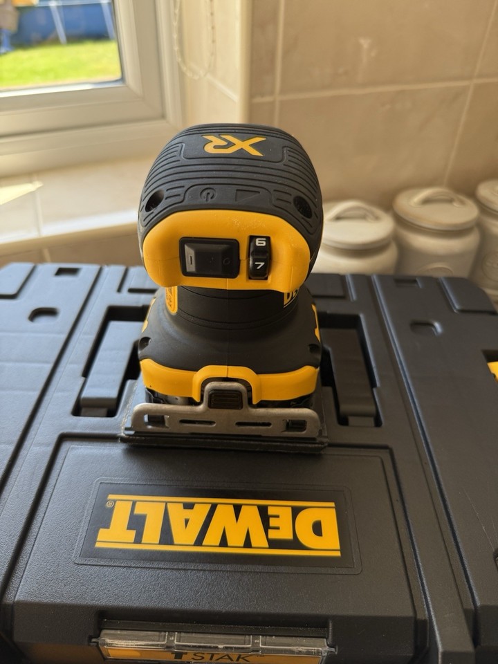 DeWalt DCW200 Cordless 18V XR Brushless 1/4 Sheet Orbital Sander 1x 5AH ...