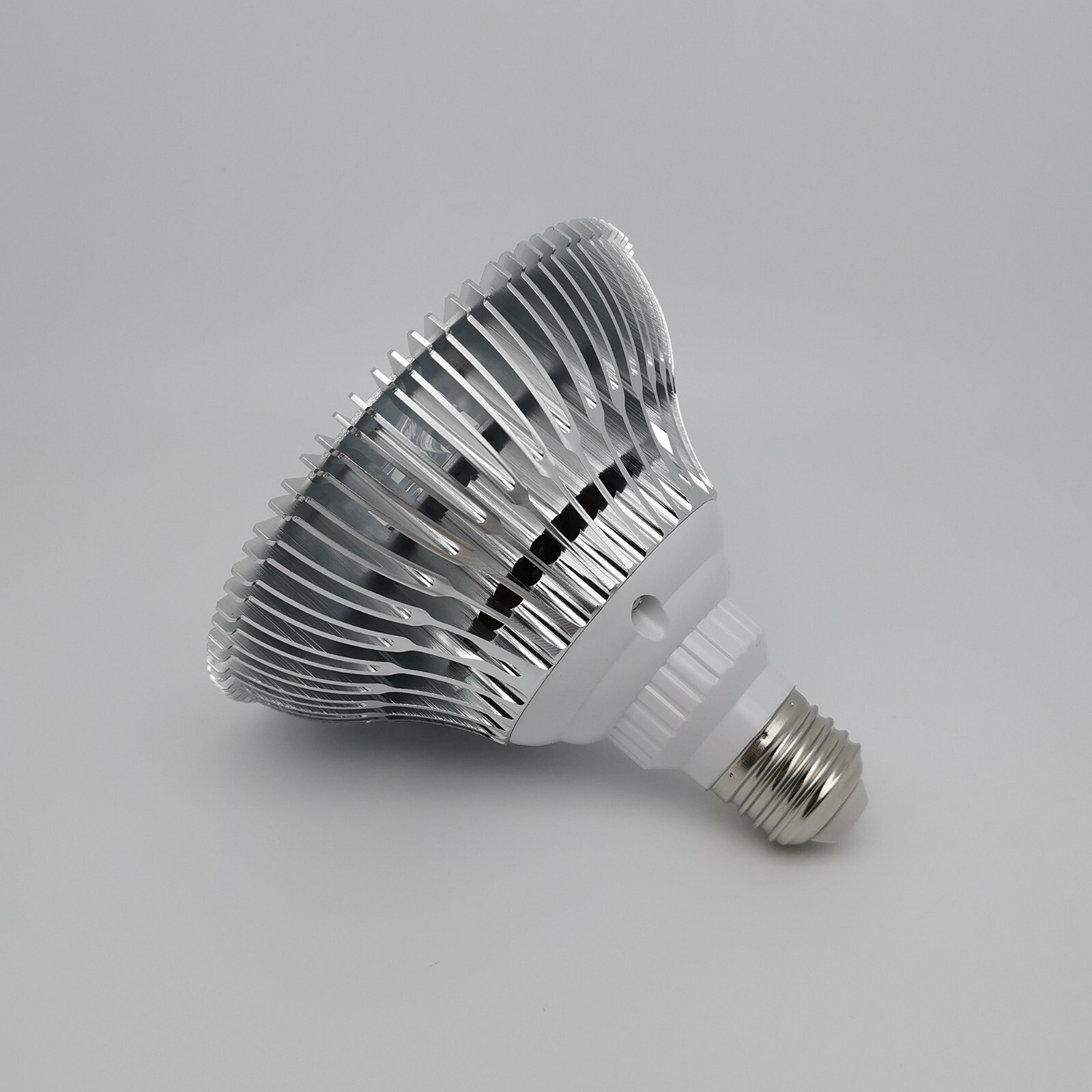 24W 670nm~680nm PAR38 Deep Red LED Lamp Spot Light Bulb Therapy Plant ...