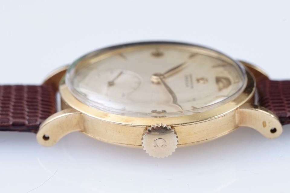1940s OMEGA CHRONOMETER 30T2 RG MOVEMENT 18K GOLD WATCH | eBay