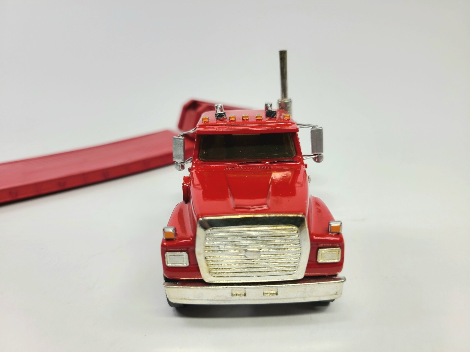 Ford LTL9000 6x4 Truck with Lowboy Trailer - Red - ASAM Smith 1:48 ...