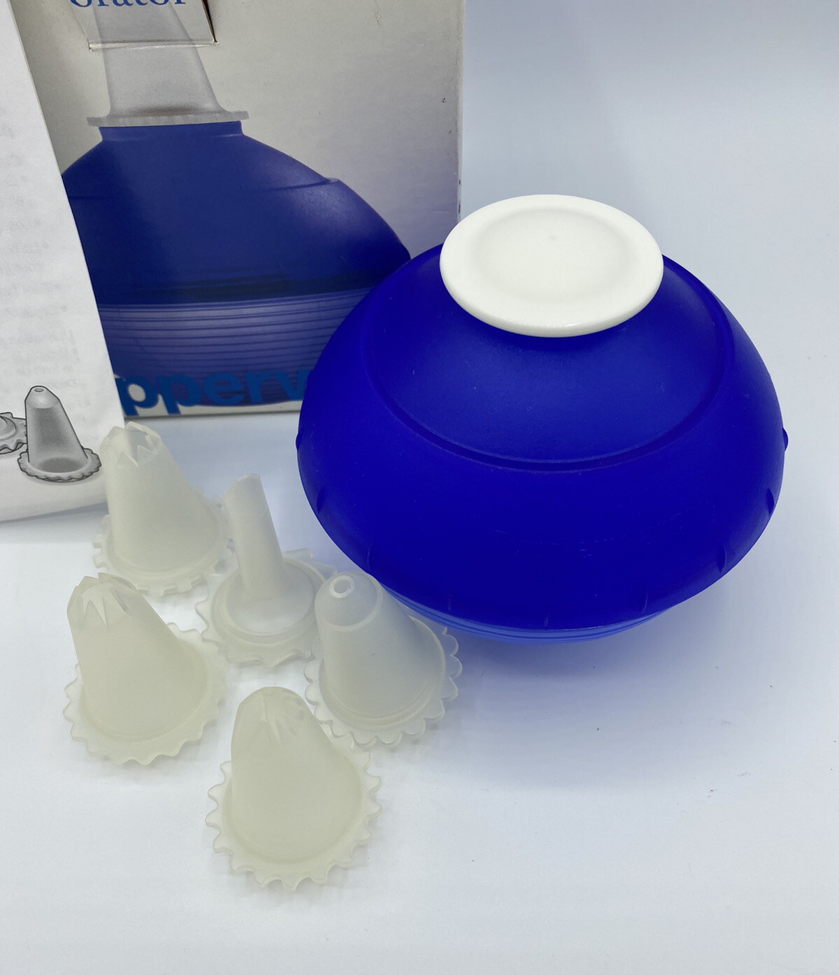 Tupperware Gourmet Decorator with Tips Frosting Icing Cake Cupcake ...