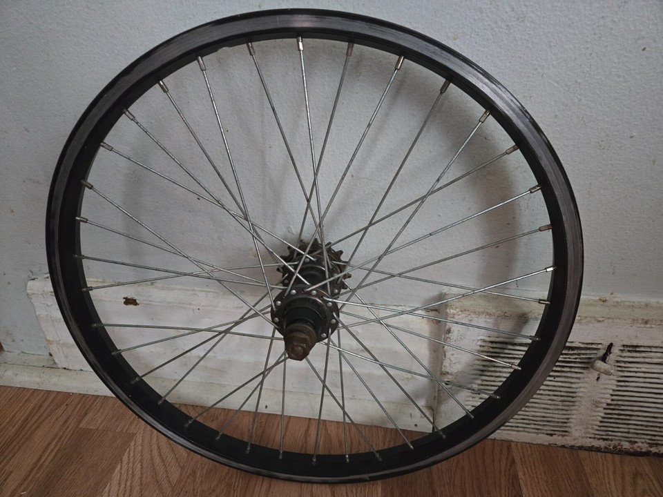 OLD SCHOOL BMX REAR WHEEL BULLSEYE STYLE HUB 20" SUN RIM SPINS STRAIGHT ...
