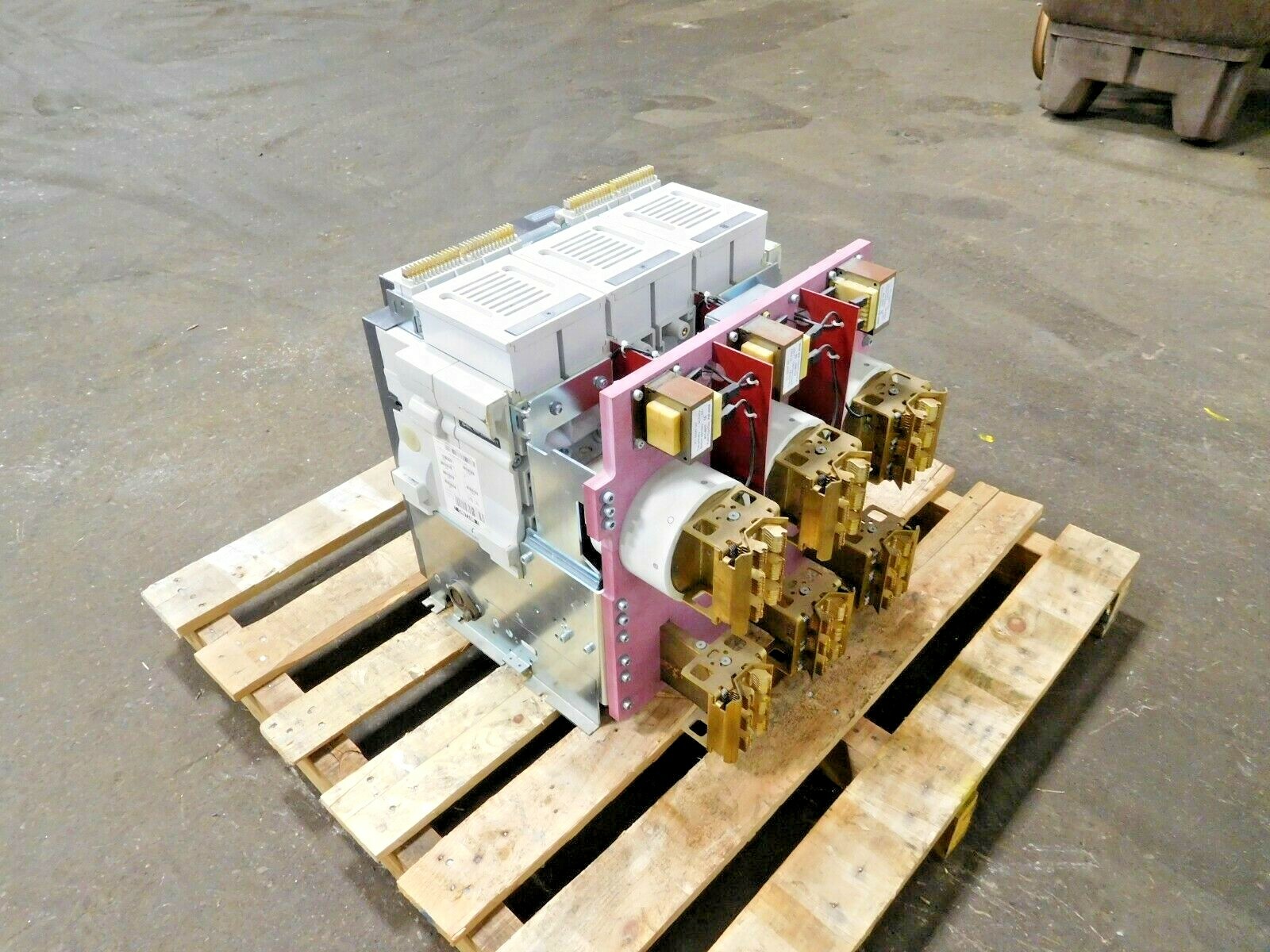 MO-3580, SIEMENS WLF2A308 INTEGRATED CUBICLE BUS POWER CIRCUIT BREAKER ...