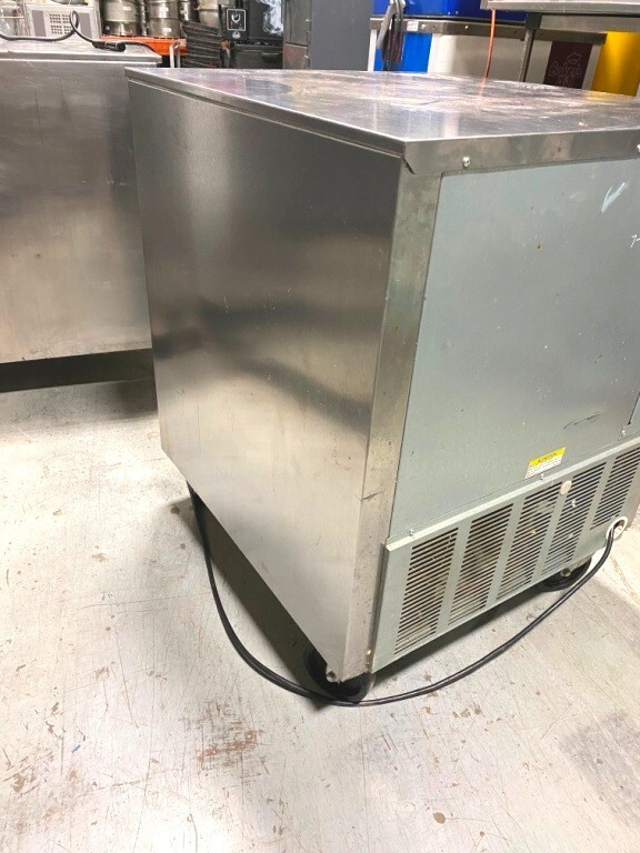 Cooler/ Beverage Air UCR27A 27" Under Counter Cooler w/ Work Top | eBay