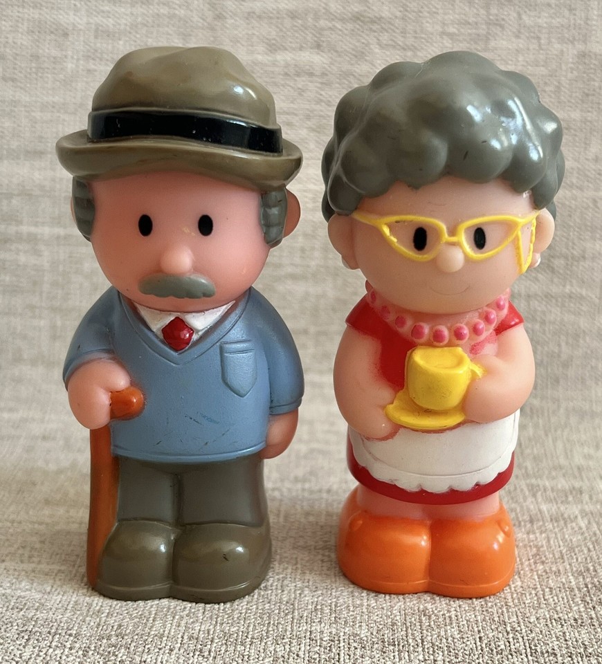 ELC Happyland Family Figures Pregnant Mum Dad Toddler Grandparents Dog ...