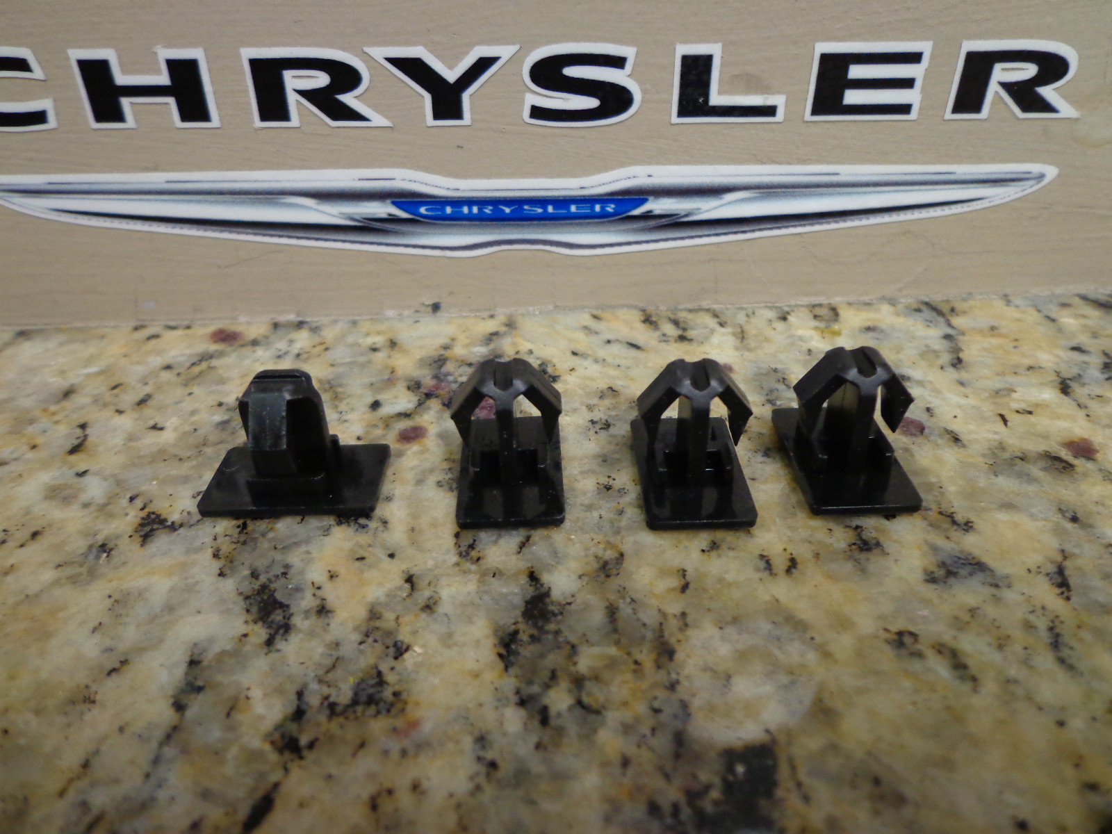 Dodge CHRYSLER Charger Magnum 300 Black Rocker Panel Molding Clip OEM ...