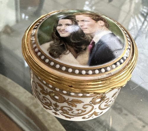 Royal Worcester Bone China Hand Decorated Pill Box Prince William Kate ...