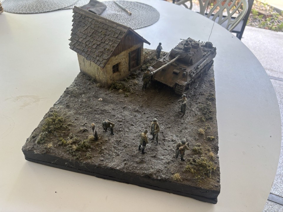 Built 1:35 Scale WWII Eastern Front Diorama: Panzer Panther Tank and ...