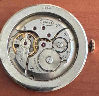 VINTAGE MEN'S DOXA S.A. WRIST WATCH MOVEMENT CAL. 942 TICKS BUT NEEDS ...