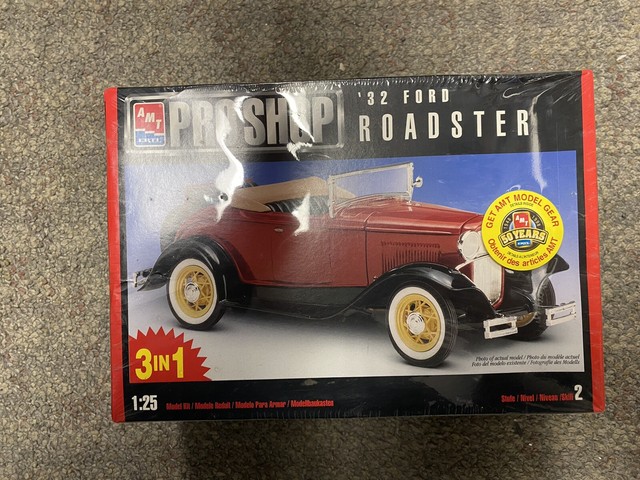AMT Pro Shop 1932 Ford Roadster 3 in 1 Model Kit for sale online | eBay