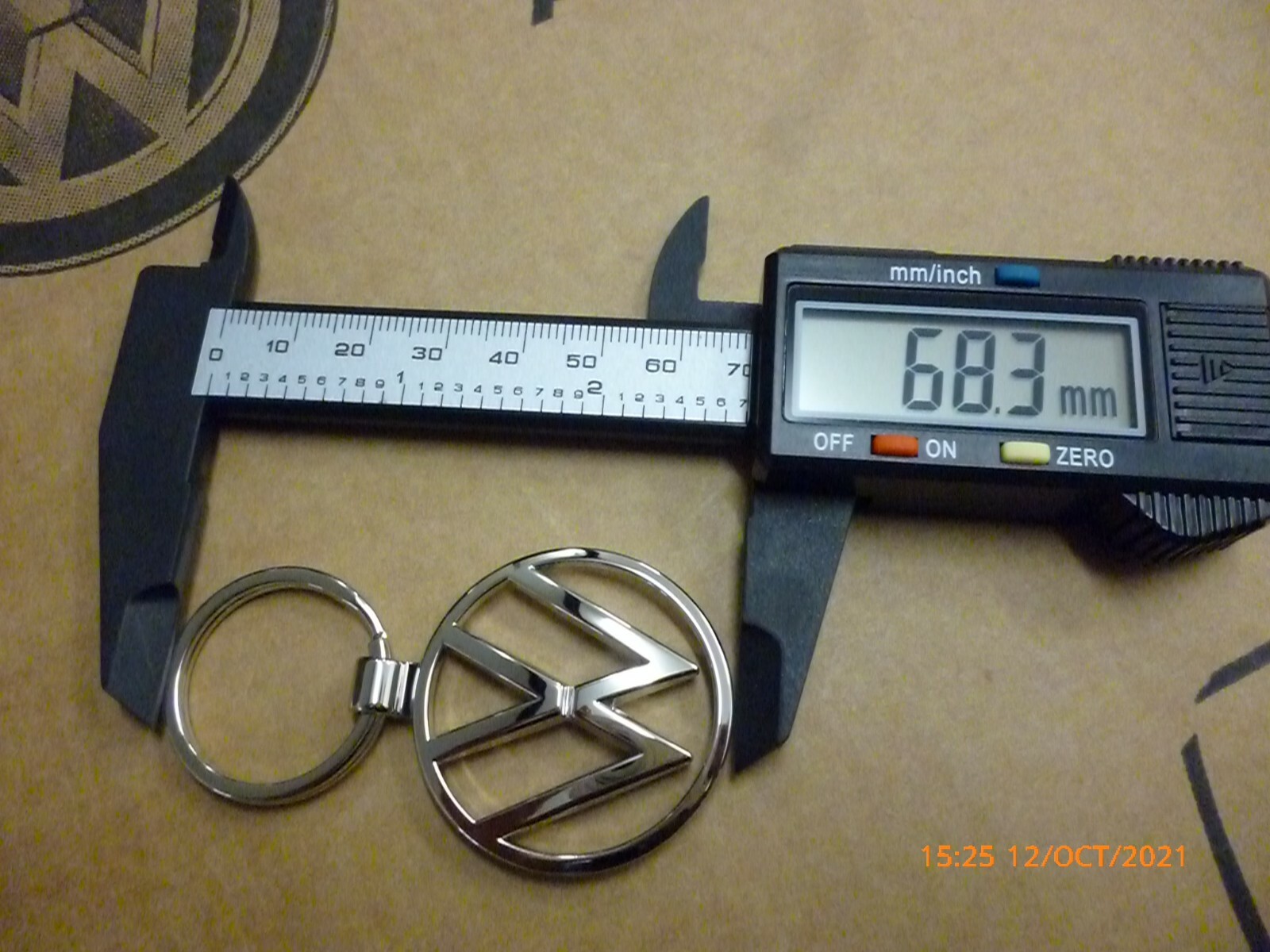 NEW GENUINE METAL VOLKSWAGEN EMBLEM KEYRING CHROME 000087010BN | eBay