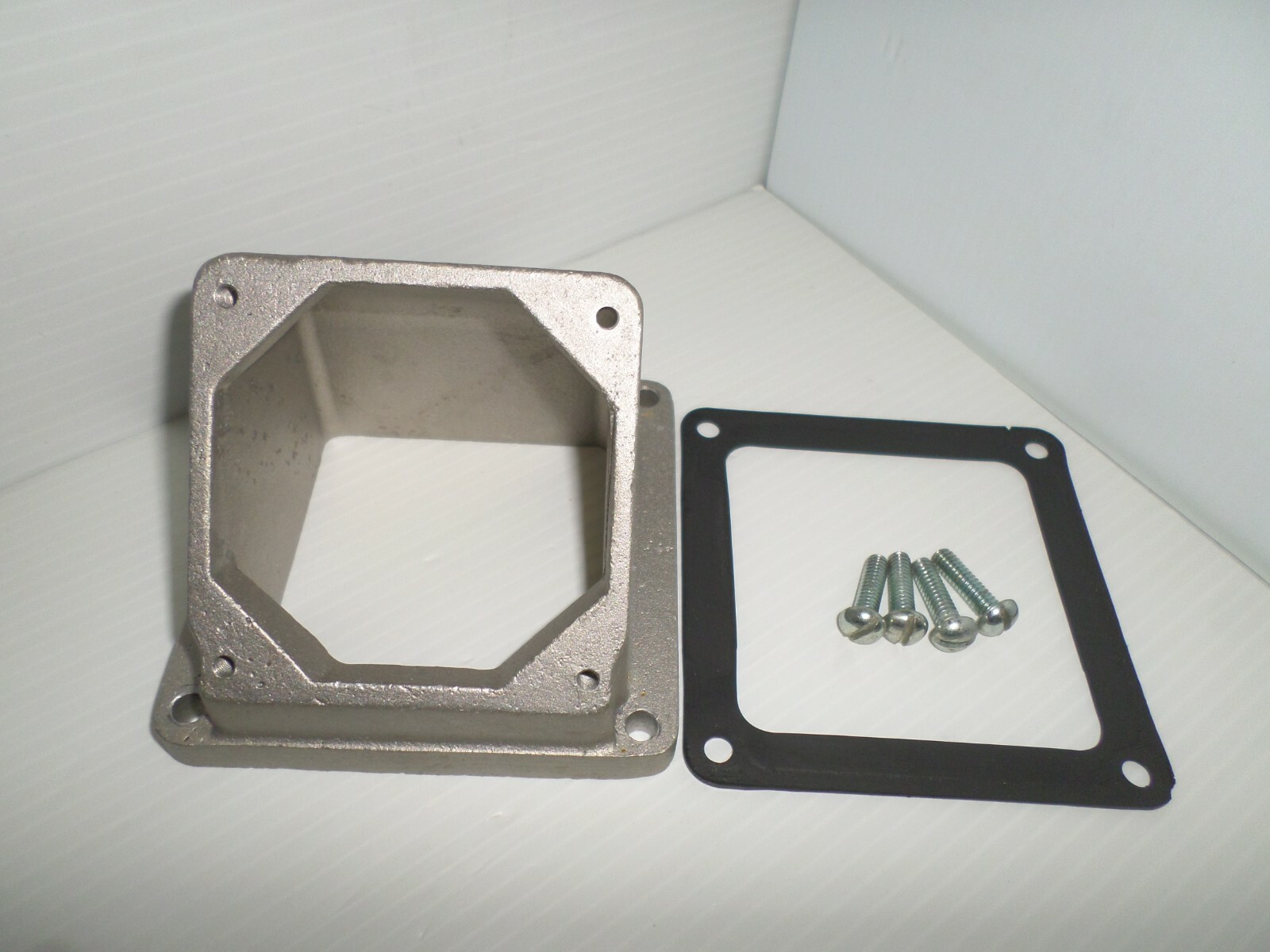 Hubbell HBL26404 "HUBBELLOCK" 60A ANGLE ADAPTER HBL26410 HBL26420 26404 ...