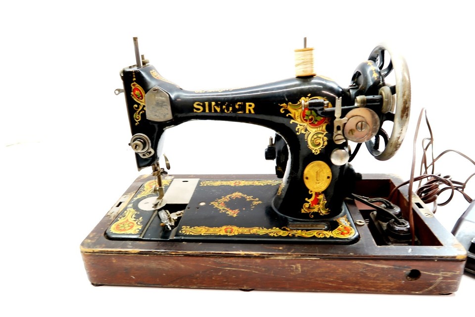 Antique 1928 SINGER Model 128 Sewing Machine with Bendwood Case ...