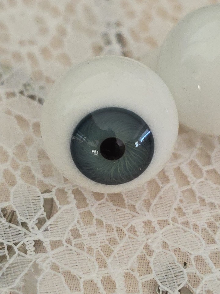 Vintage NOS Germany HAND BLOWN ROUND DOLL GLASS EYES GREY 20MM | eBay