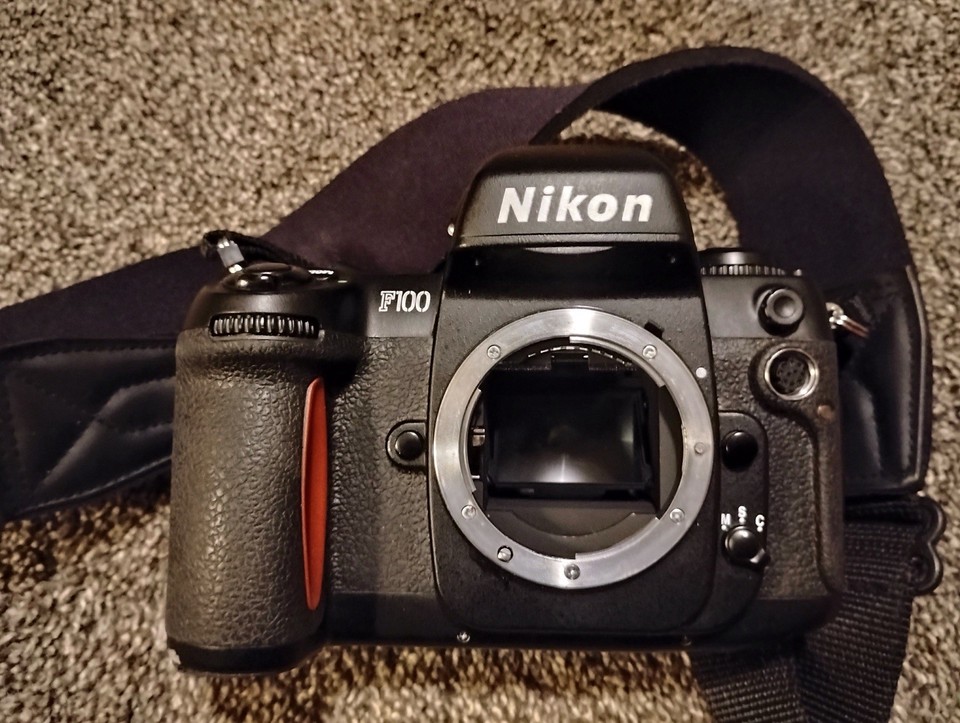 Nikon F100 35mm SLR Film Camera w/ AF Nikkor 50mm f/1.8D & 28-200mm ...