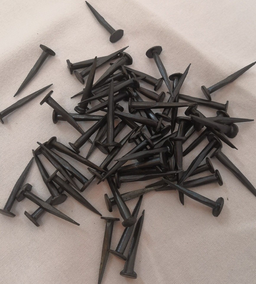 180 x NAILS PINS UPHOLSTERY CARPET TACKS PINS NAILS STRONG FINE CUT ...