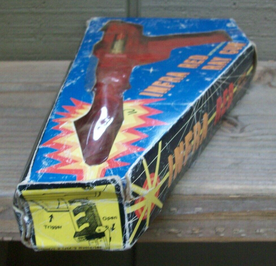 VINTAGE SCI-FI TOY SPACE GUN Battery Operated ORIGINAL BOX Laser Ray ...