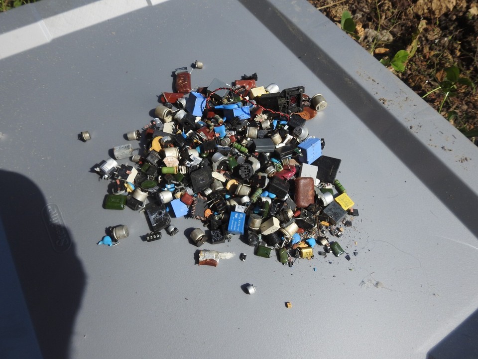 1 lb Scrap computer parts for Precious Metals Recovery gold/silver/ cap ...