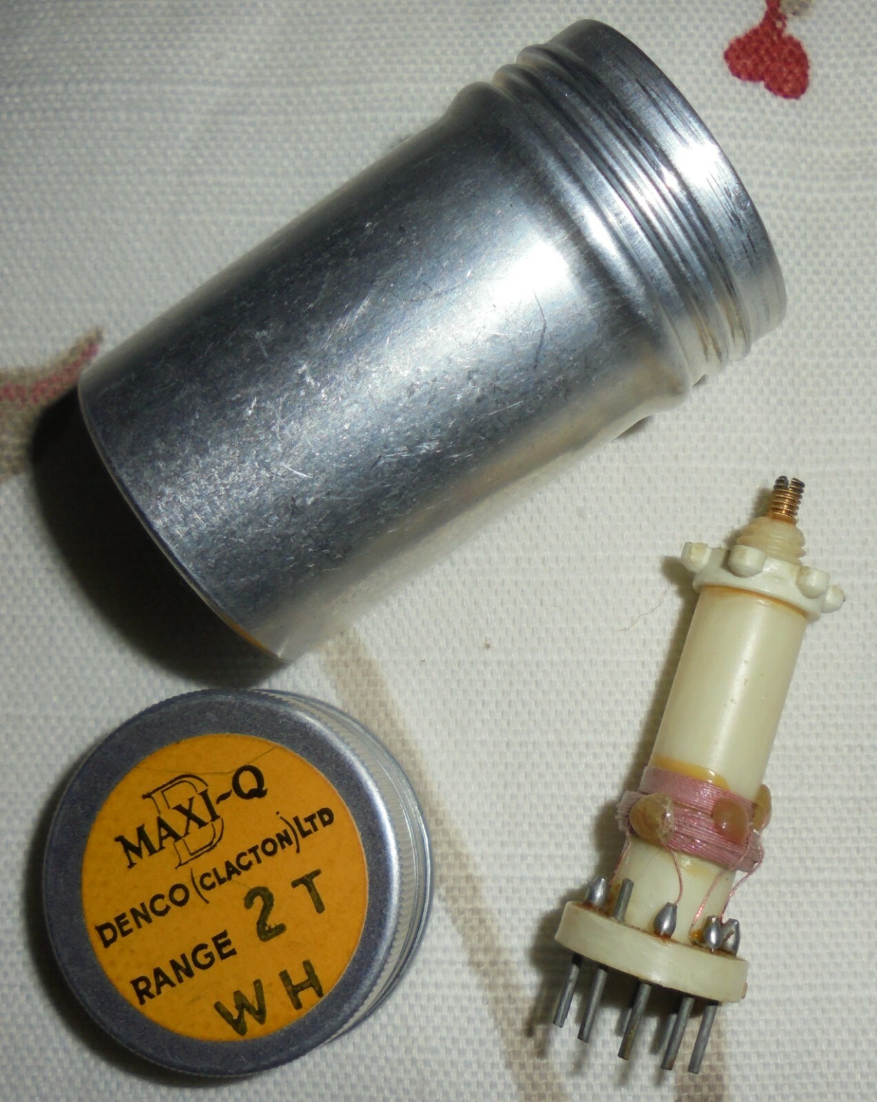 DENCO MAXI Q RADIO COIL ~ WHITE TRANSISTOR RANGE ~ 2T ~ PLUG IN ~ NOVAL ...