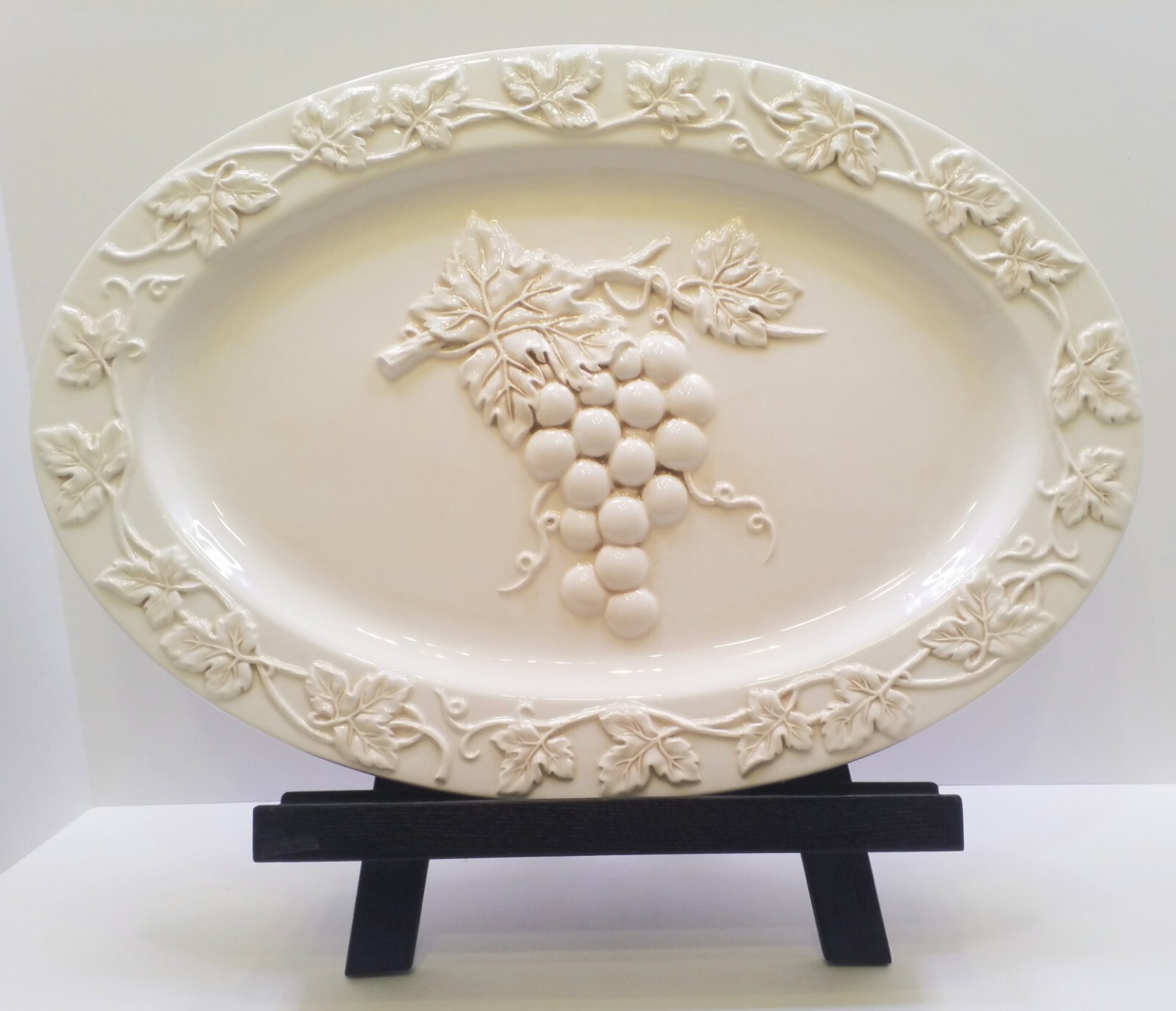 18" Ivory Serving Tray, Beautiful Ivy Leaf/Grape Embossed Raised Design ...