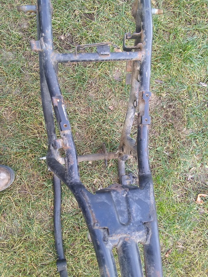 1980-1982 Kawasaki KZ750 Frame Section Please read full description Cut ...