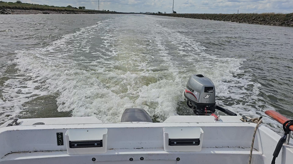 20ft cabin boat with 50hp Tohatsu + Mariner 4hp Aux & 'break back ...