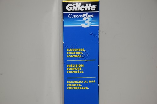 Gillette Custom Plus 3 Disposable Easy Grip COMFORTGEL Multi-blade ...