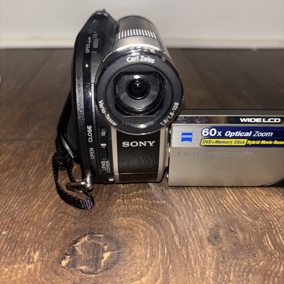 Sony HandyCam DCR-DVD650 Handycam DVD camcorder Complete With 8GB ...
