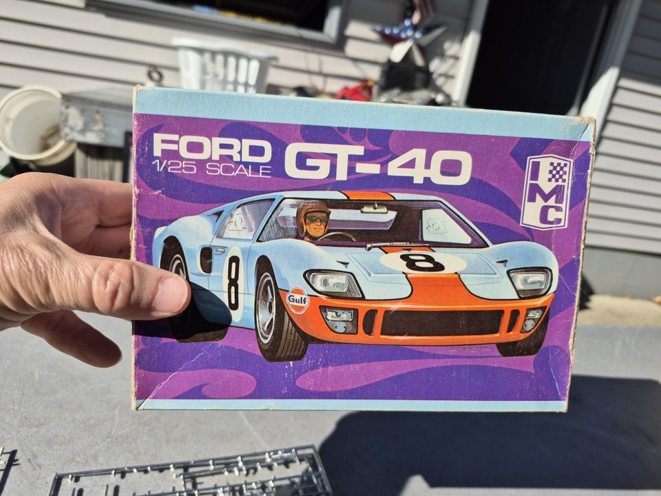 Vintage IMC Ford GT-40 Sports Car Plastic Model Kit 1:25 Scale Race Car ...